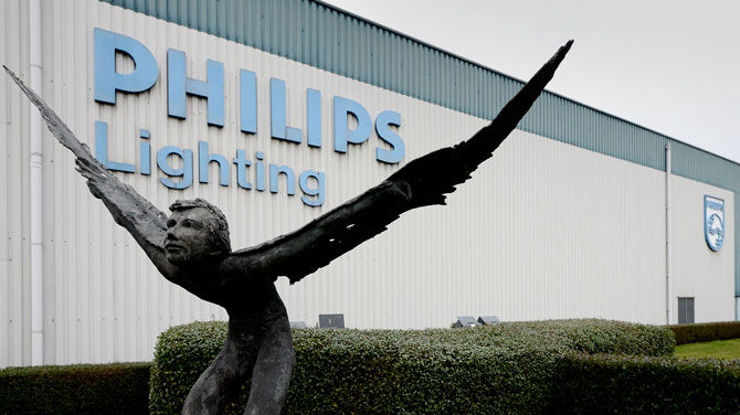 Signify schrapt 1 op de 4 banen bij lampenfabriek in Turnhout | VRT NWS ...