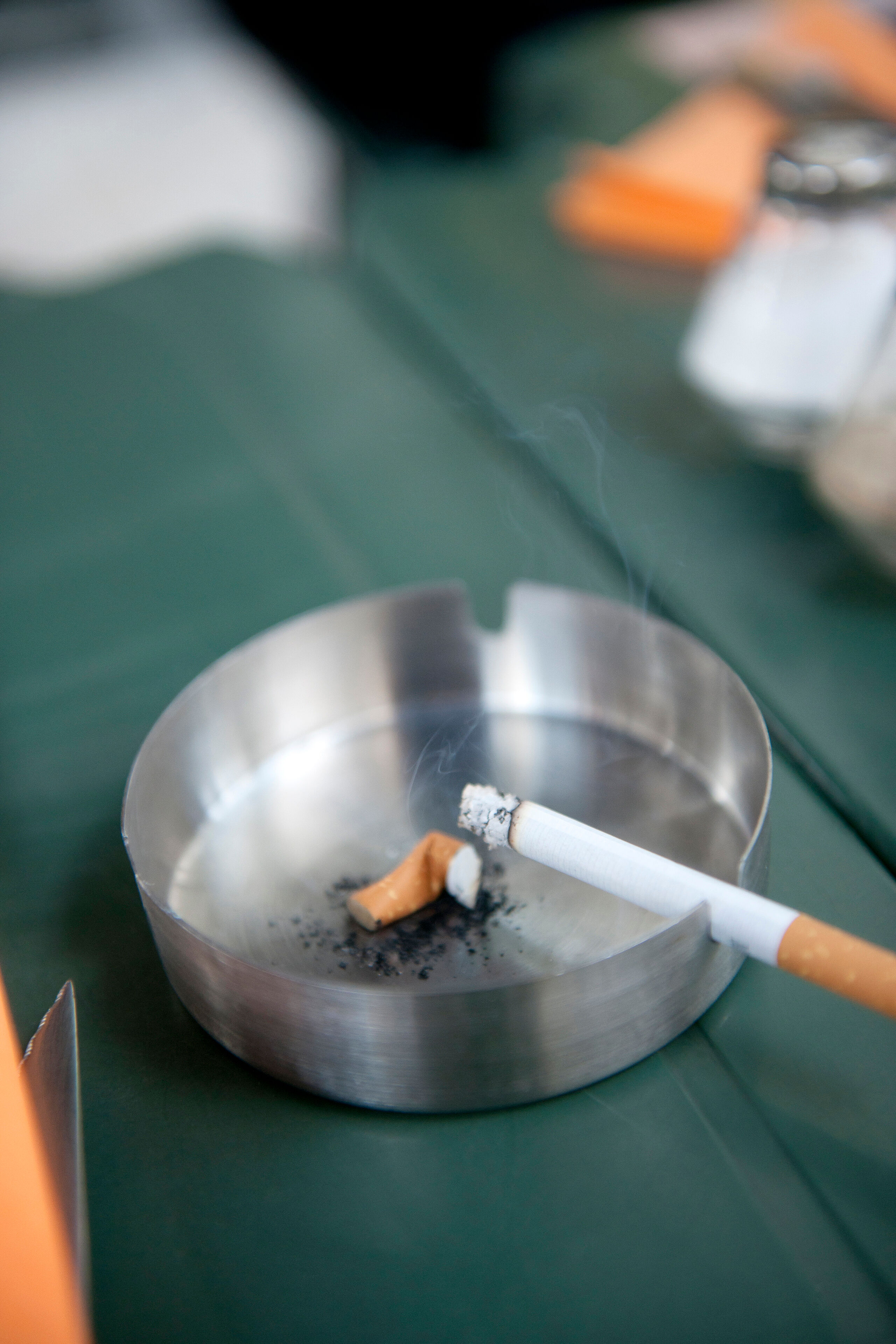 Beperkte rookpauze op het werk zet rokers aan tot stoppen | VRT NWS: nieuws