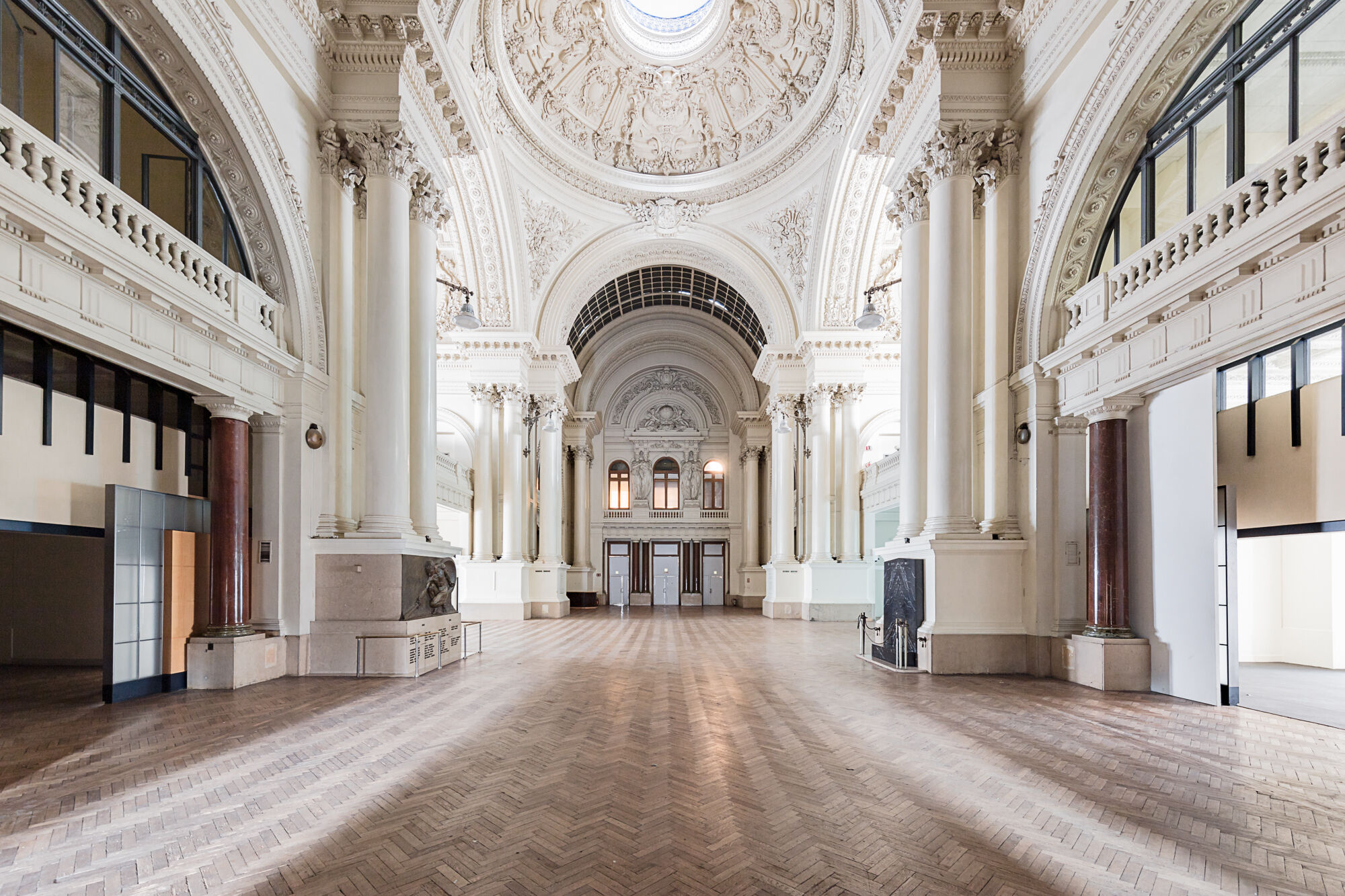 Markante plekken: de Beurs van Brussel, van beurspaleis tot biertempel ...