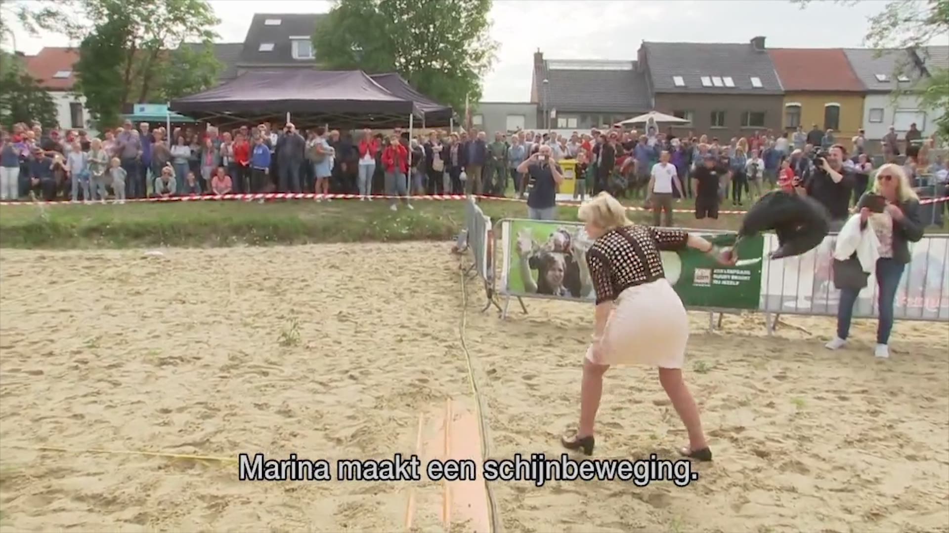 Zelzate houdt wereldkampioenschap "sjakossen smijten" | VRT NWS: nieuws