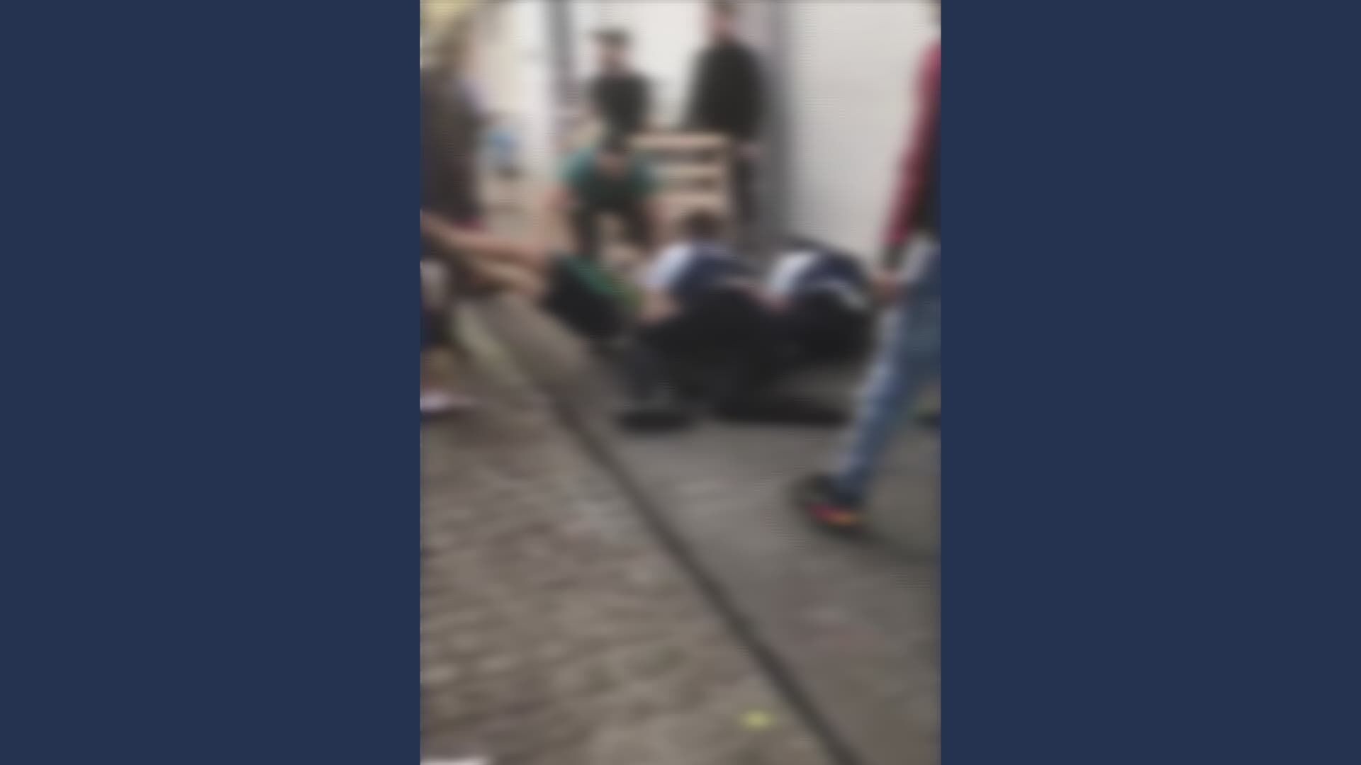 Politievakbond deelt beelden van geweld tegen agenten in Anderlecht: "Overheid moet ...