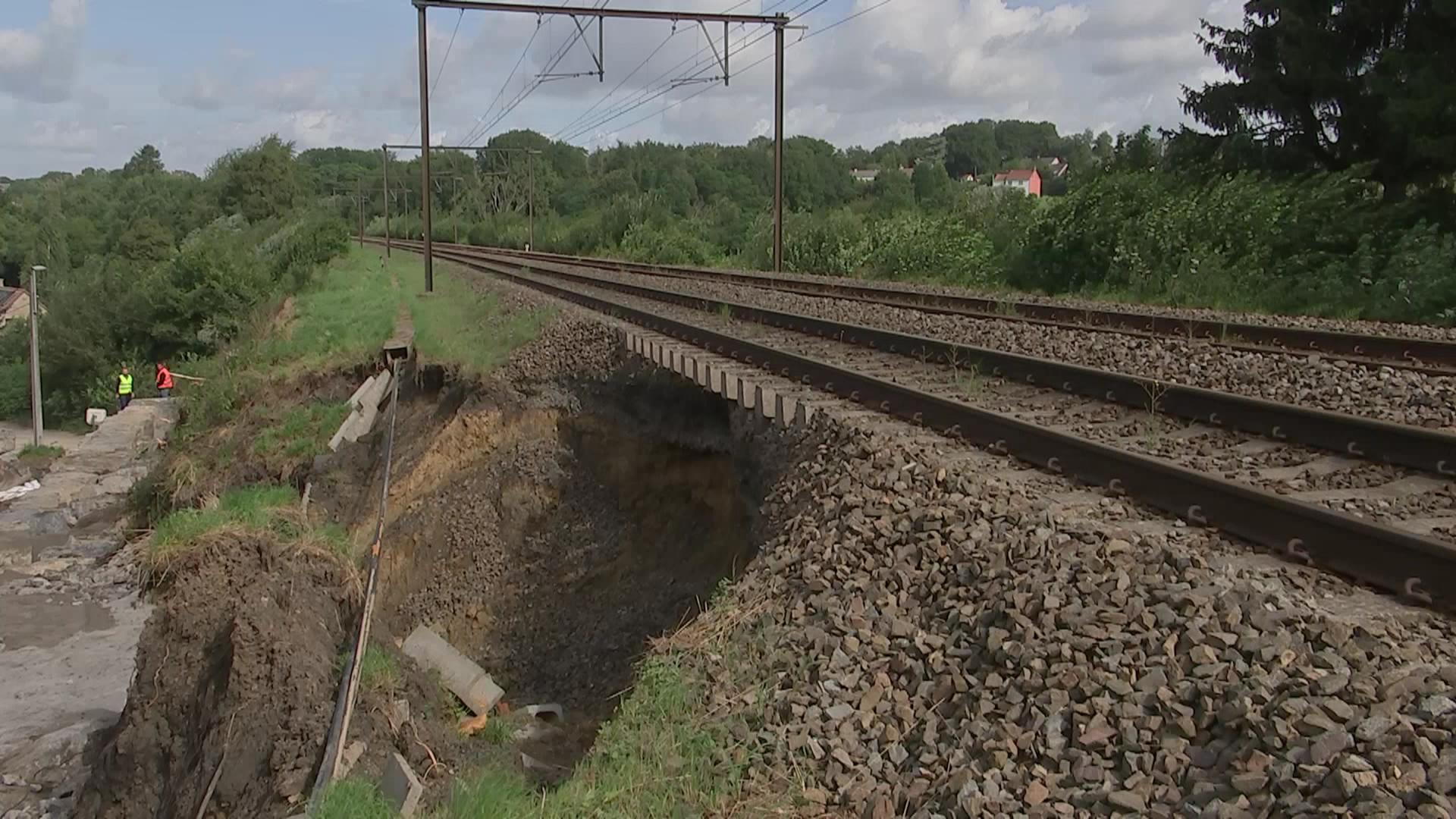 Herstellingen aan spoor lopen erg moeizaam: "Extra regenval afgelopen ...