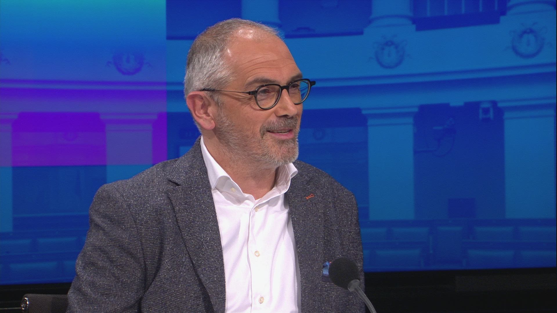 Michel Maus ziet naast voetballers ook parlementsleden, academici en ...