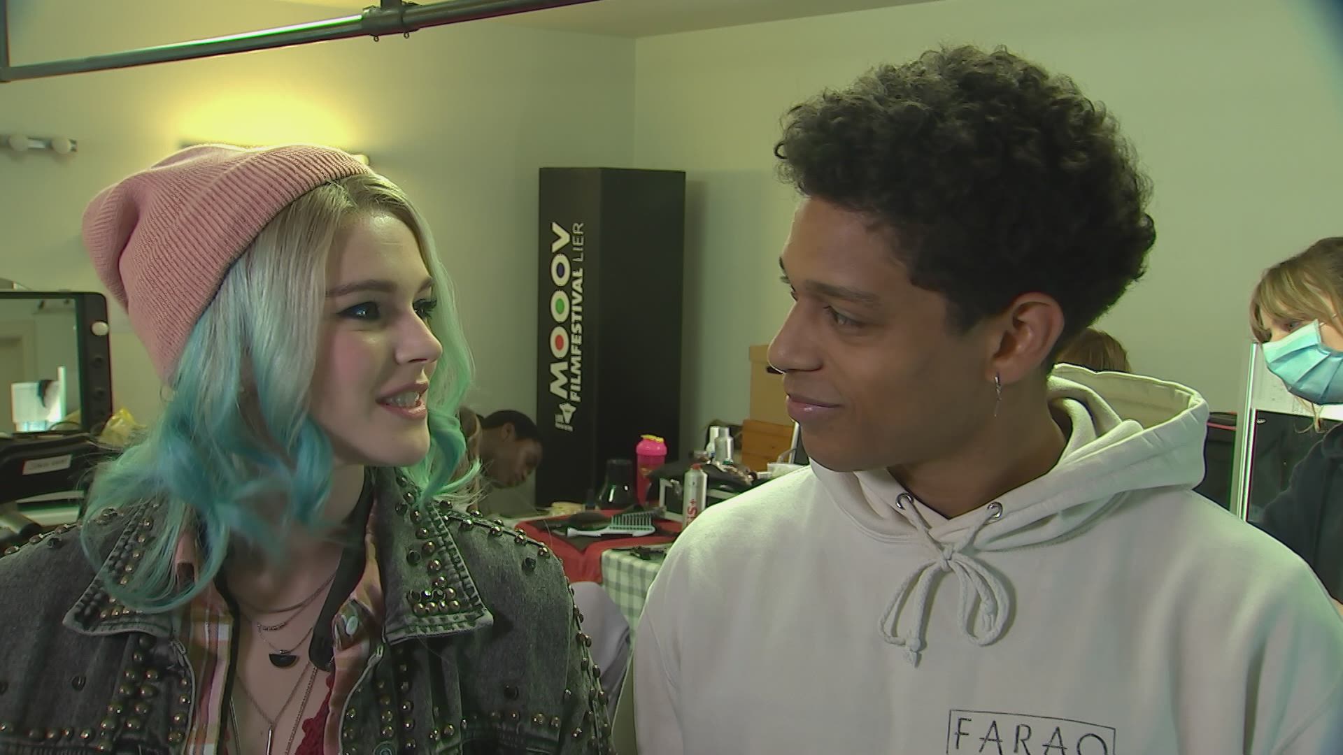 BEKIJK - "#LikeMe" gaat internationaal: Vlaamse acteurs zingen hun hits ...