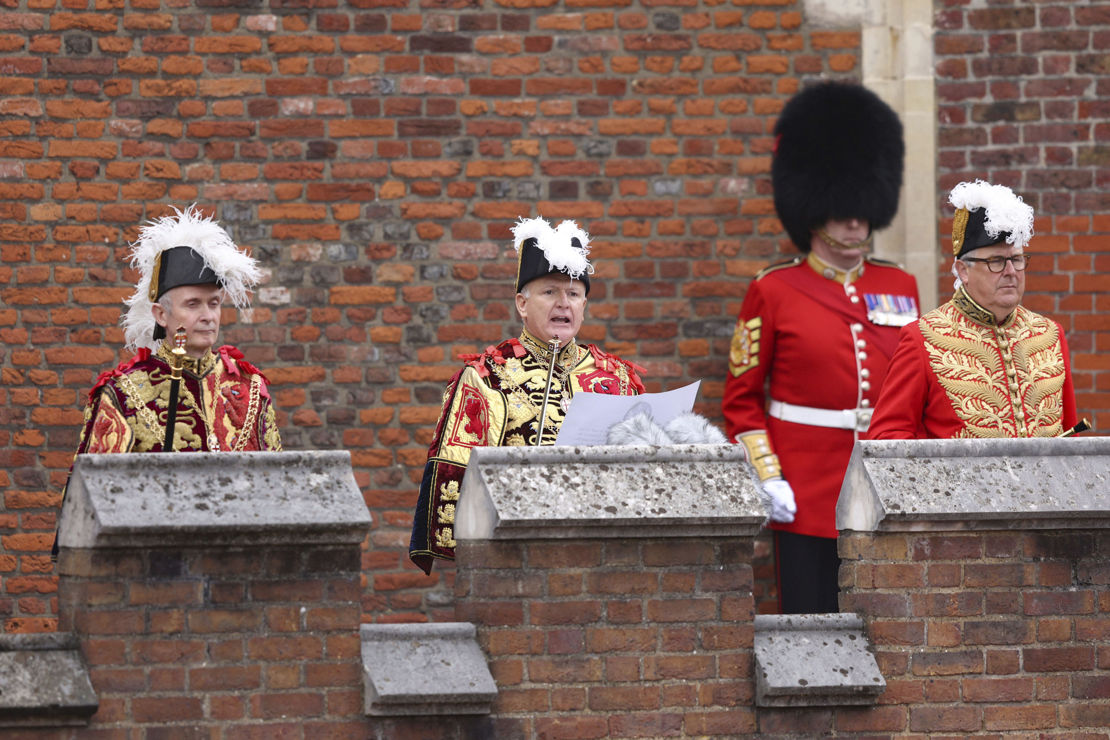 Met trompetgeschal en een eeuwenoude traditie is Charles officieel ...