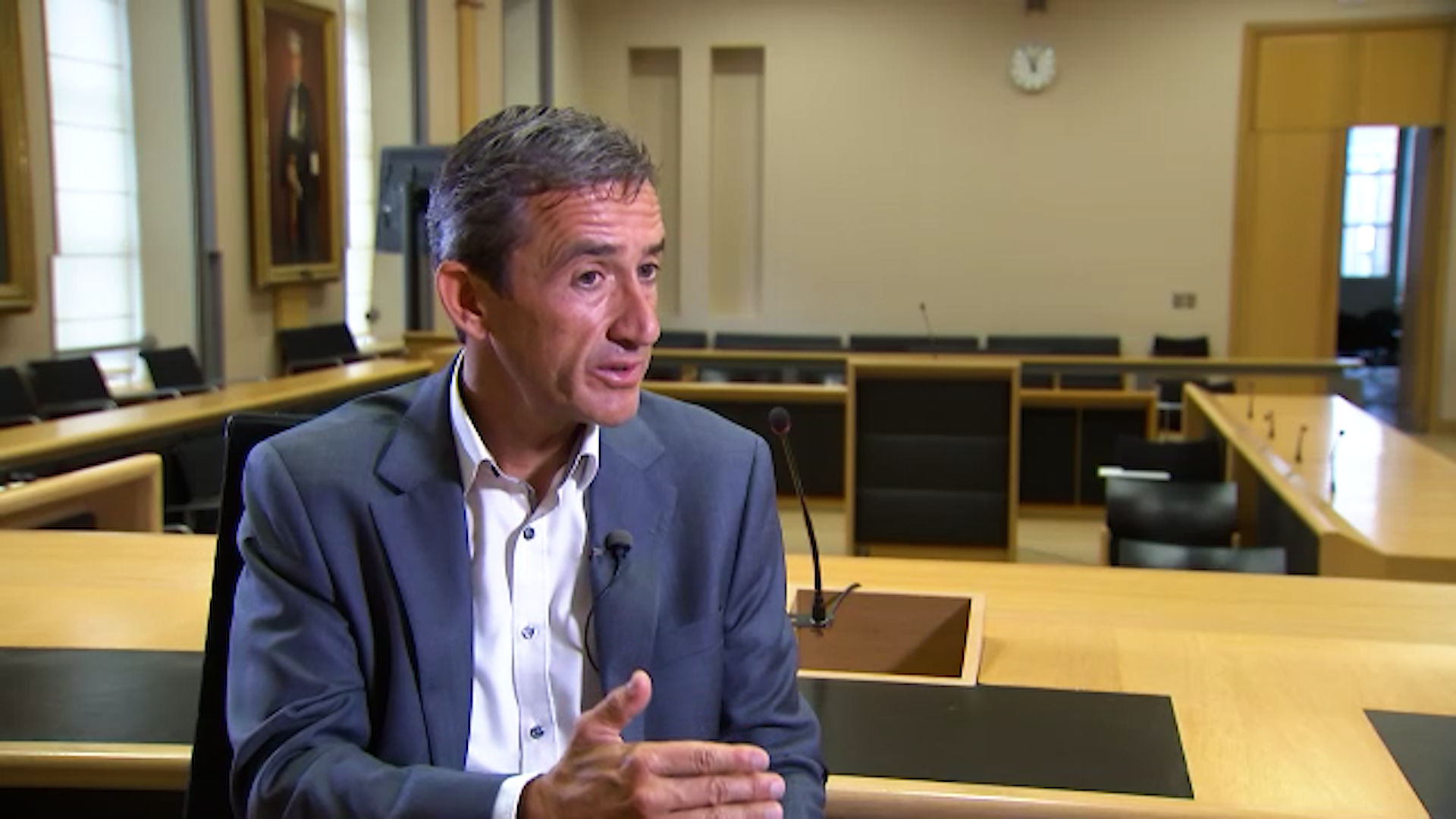 36 juryleden zetten voor minstens een half jaar hun leven "on hold ...