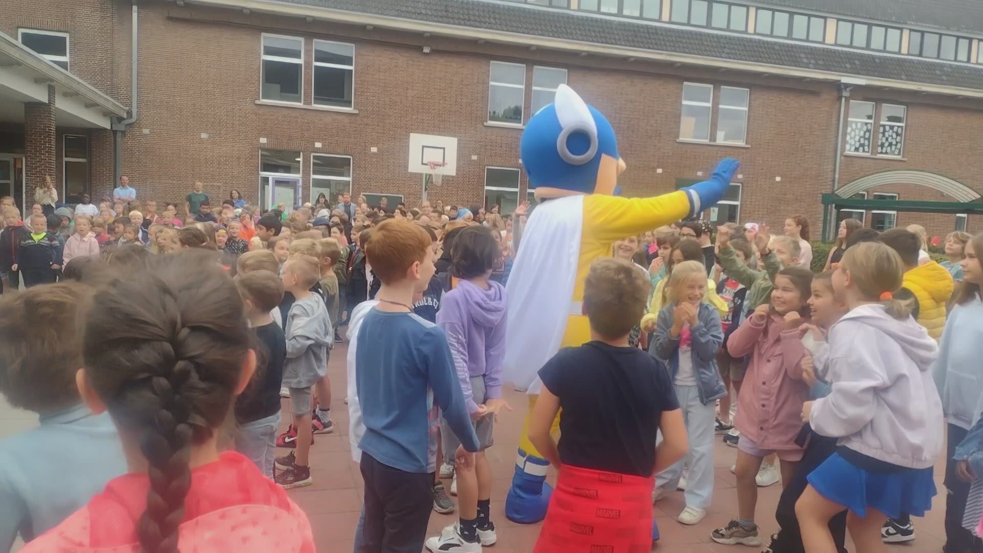 Sensibiliseringsactie "High-Five" in Diest beloont kinderen die met de ...