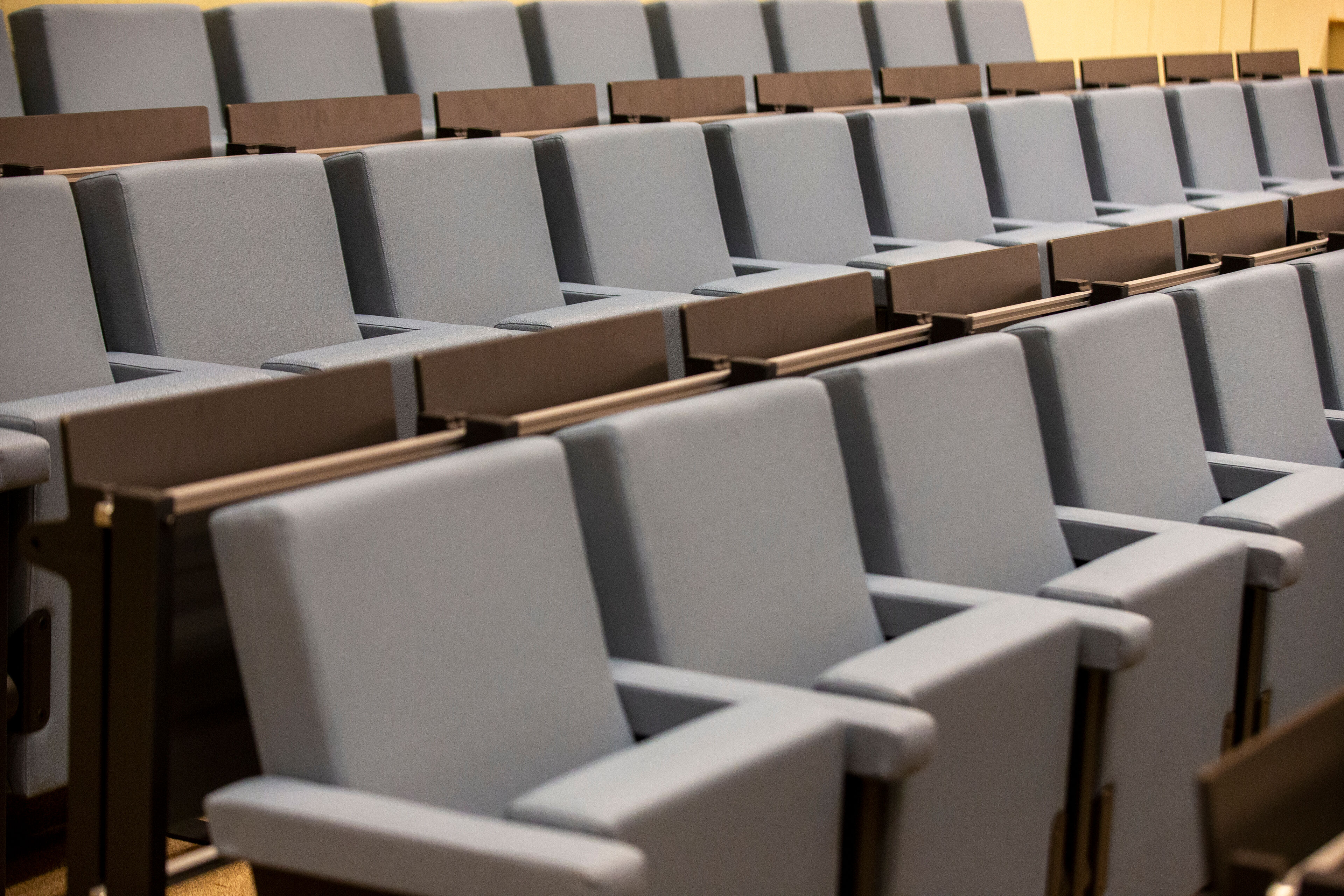 36 juryleden zetten voor minstens een half jaar hun leven "on hold ...