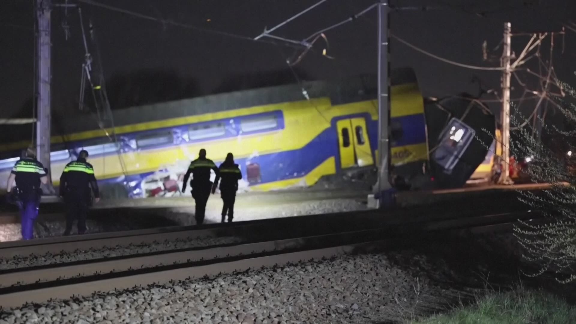 Dode bij botsing van trein en bouwkraan in Nederland: nog drie gewonden ...