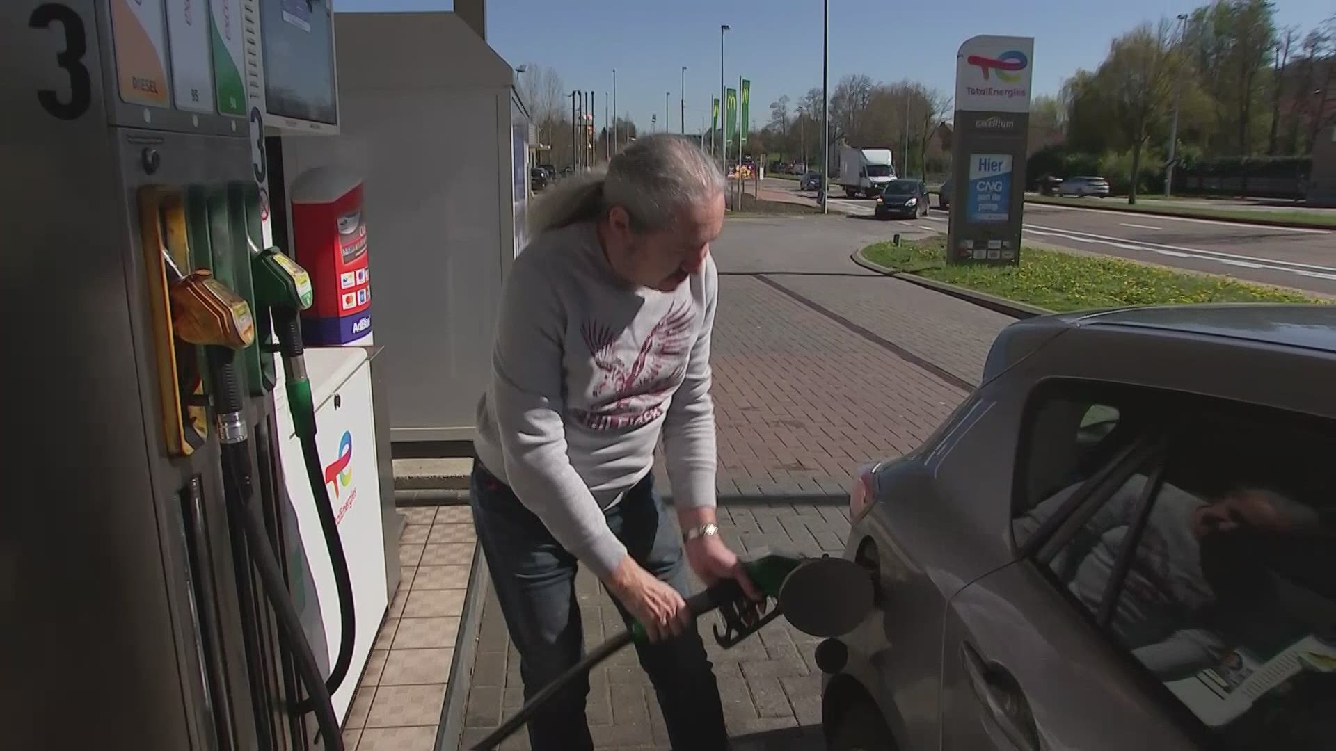 Benzine stijgt naar hoogste prijs in maanden | VRT NWS: nieuws