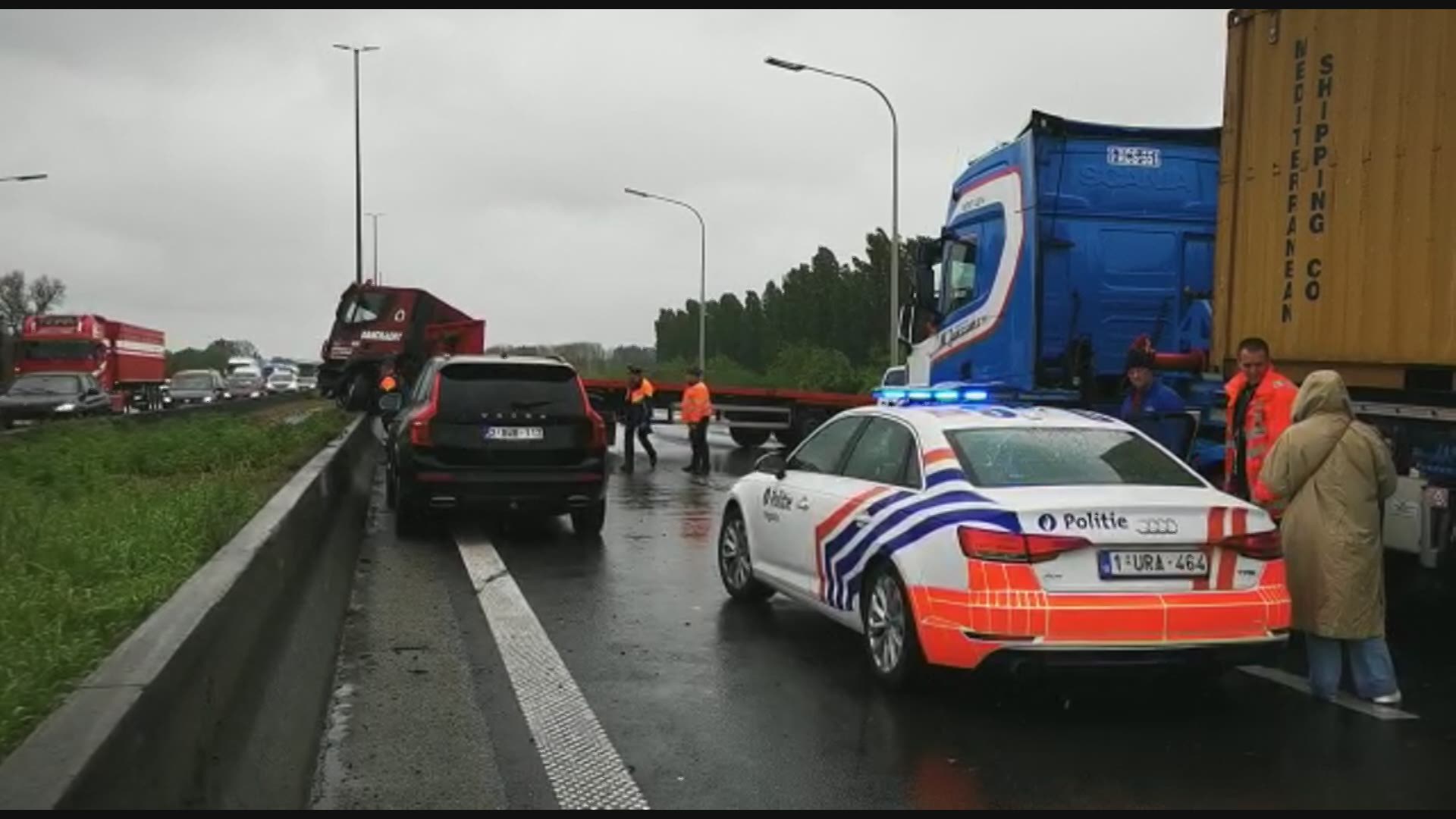 E17 richting Antwerpen volledig vrijgemaakt in Lokeren na ongeval met ...