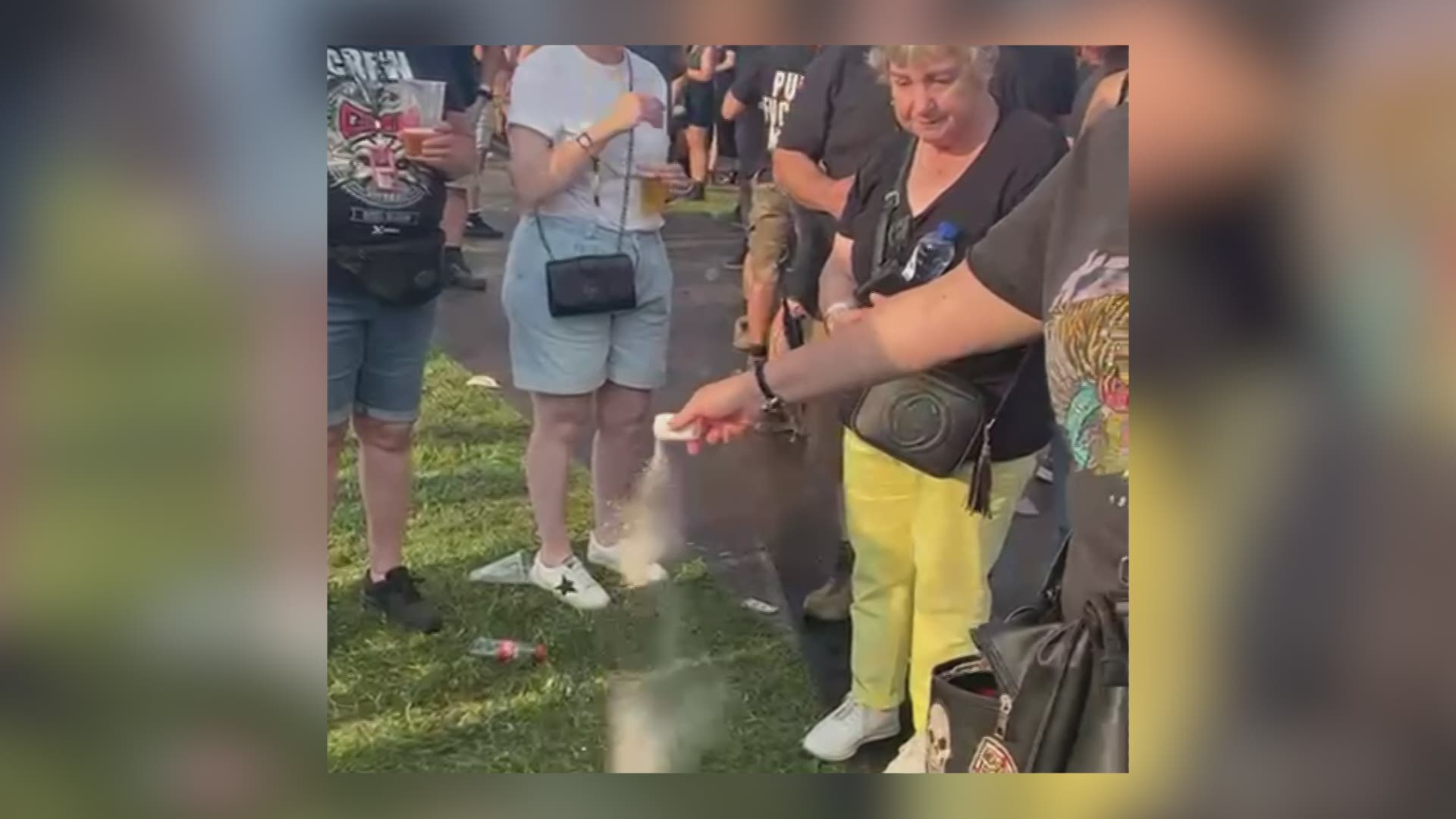 Sofie strooide de as van haar neef David uit op de wei van Graspop: "Nu ...