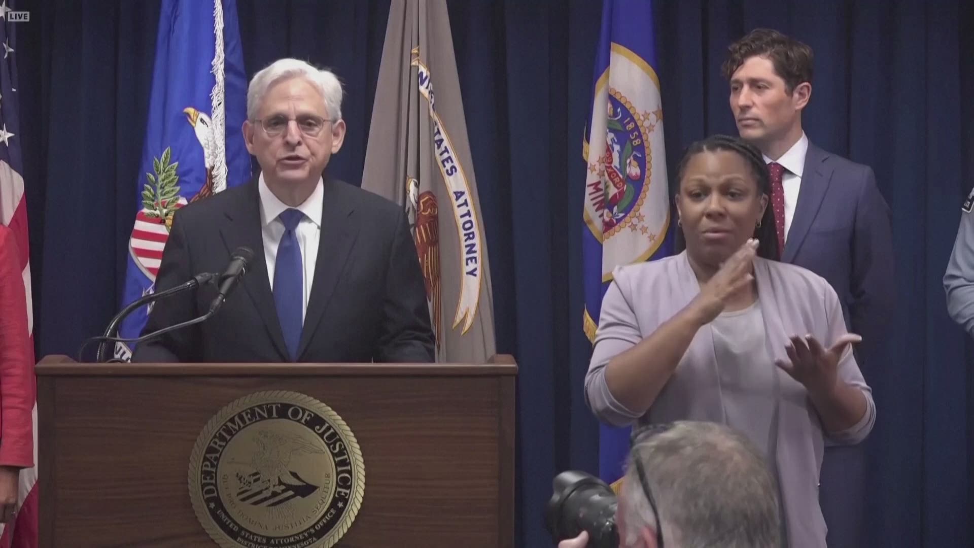 Vernietigend rapport over politie Minneapolis: "Systemisch racisme en jaren van buitensporig ...