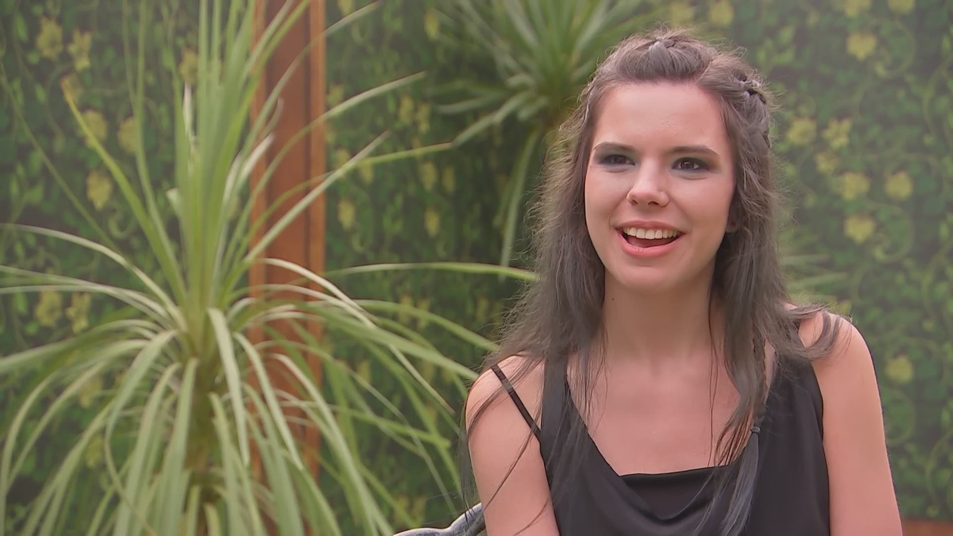 Amber Broos (20) is jongste vrouwelijke dj op hoofdpodium Tomorrowland ...