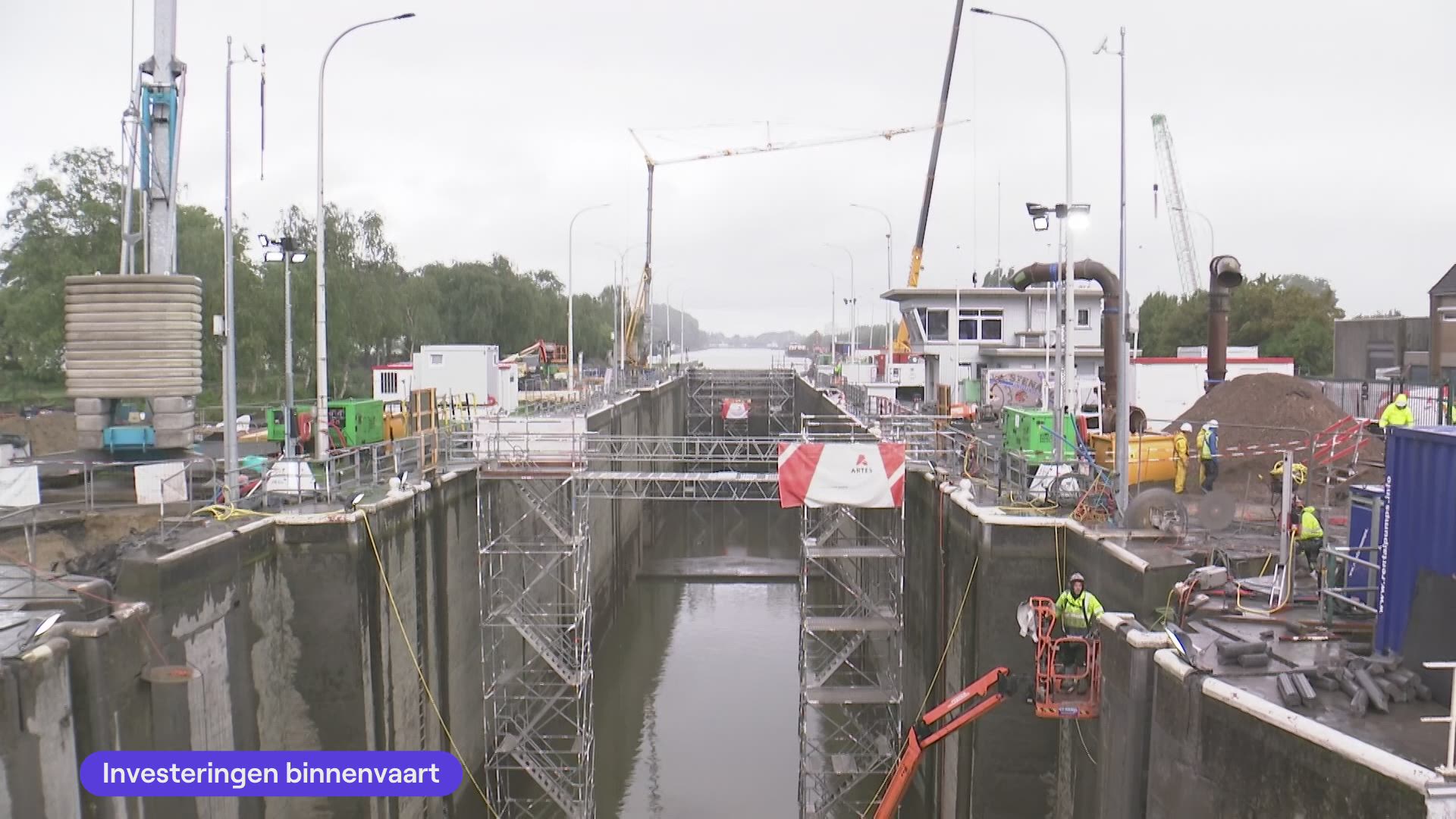 50 jaar oude sluis in Ooigem drooggelegd voor renovatie: nieuwe sluizen ...