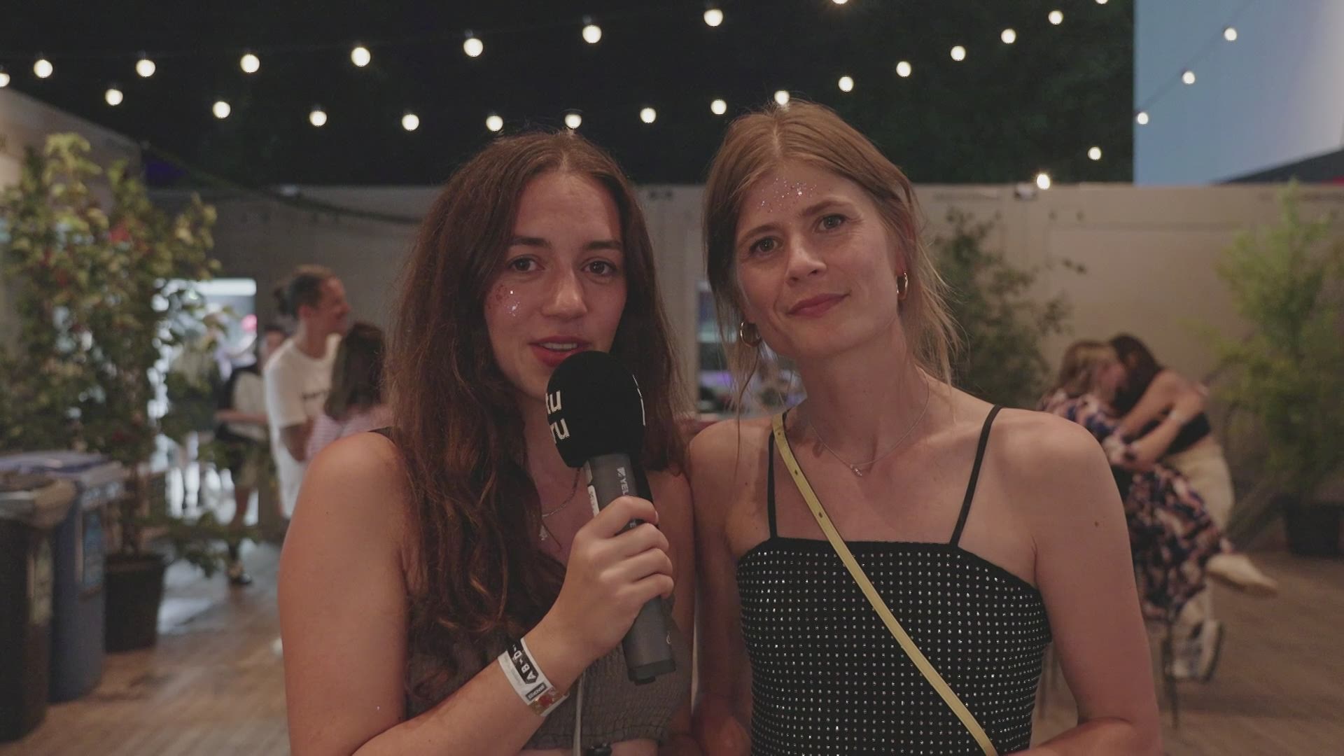 "Er is met blote borsten gerollebold op podium": hoogtepunten van gezichten van Studio Brussel ...