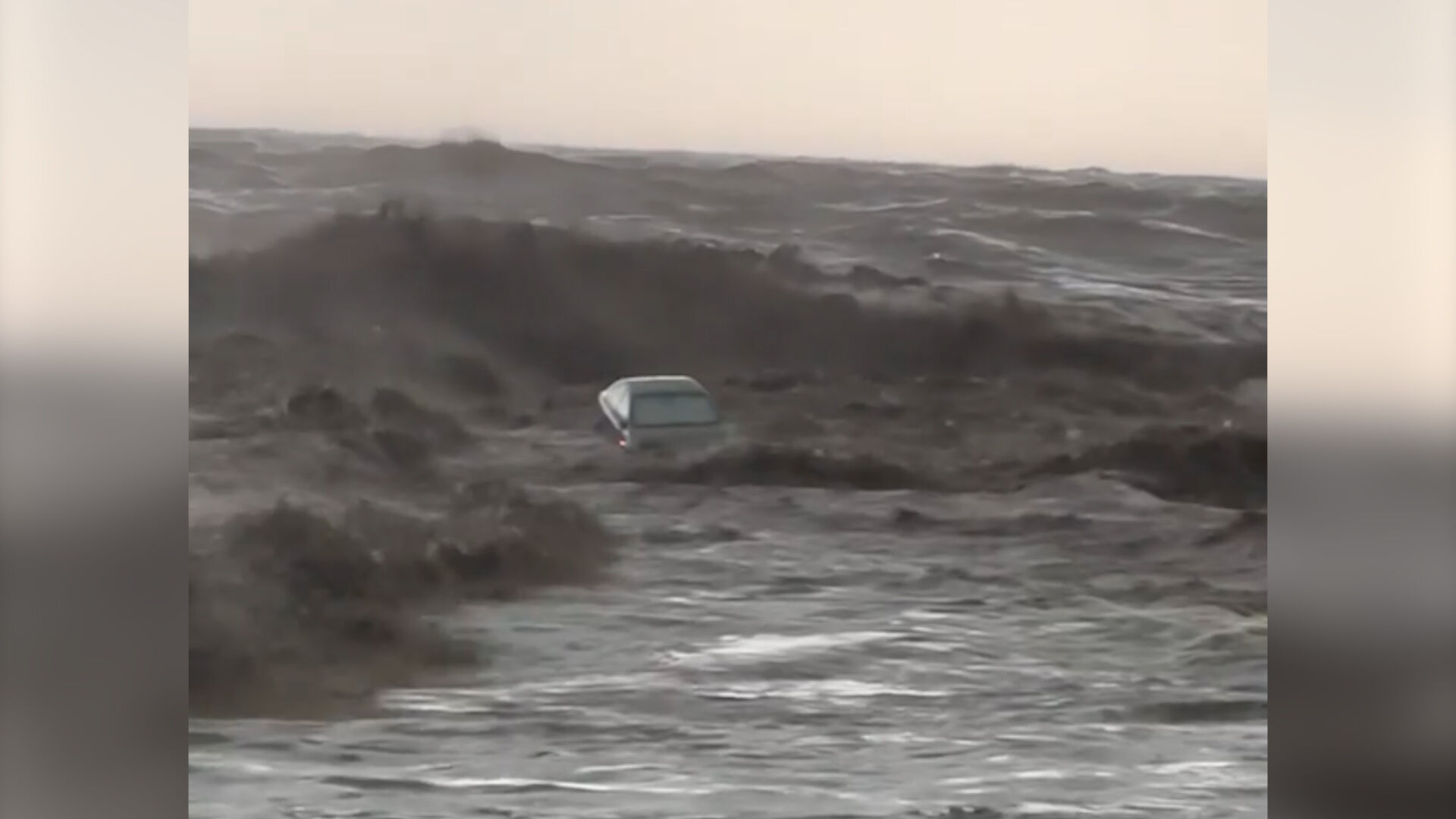 Overstromingen en aardverschuivingen na extreme regenval in Griekenland ...