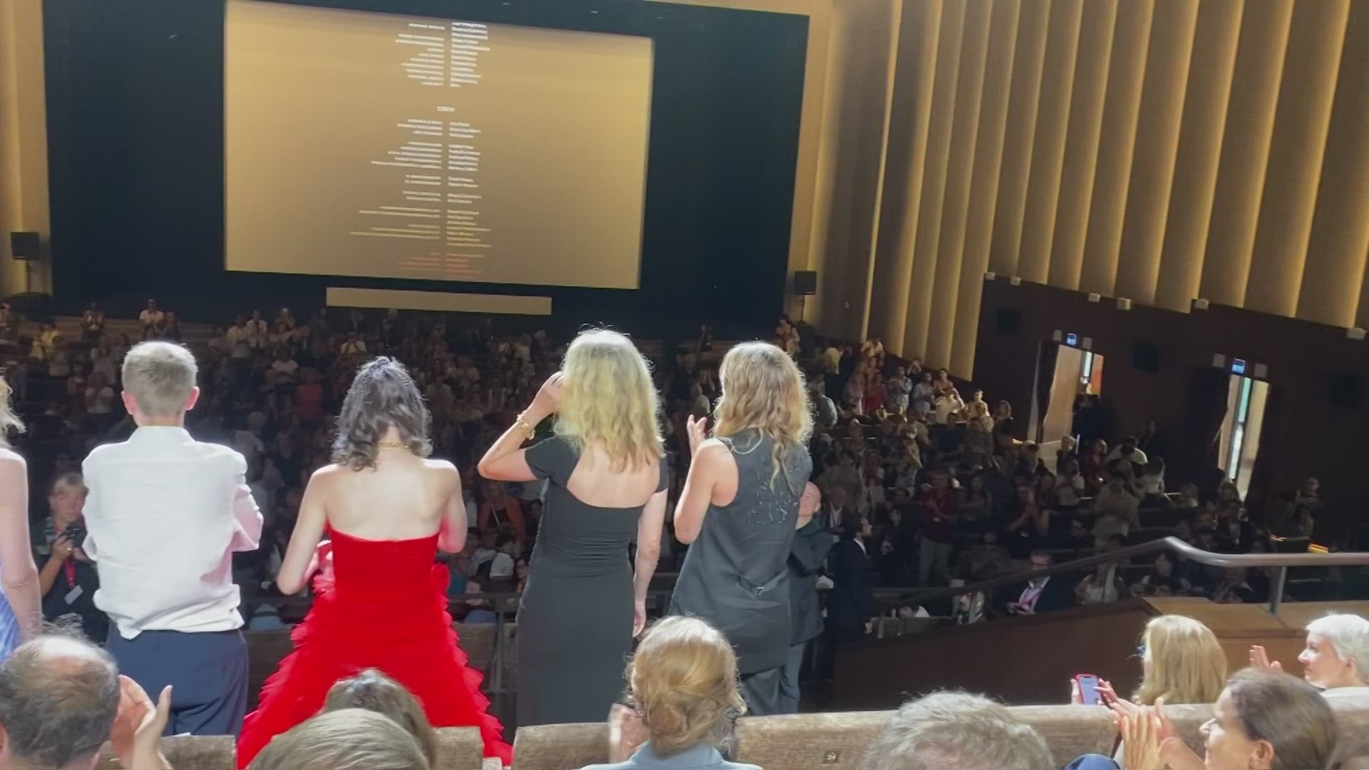 "Staande ovatie van vijf minuten": "Holly" van Fien Troch warm onthaald ...