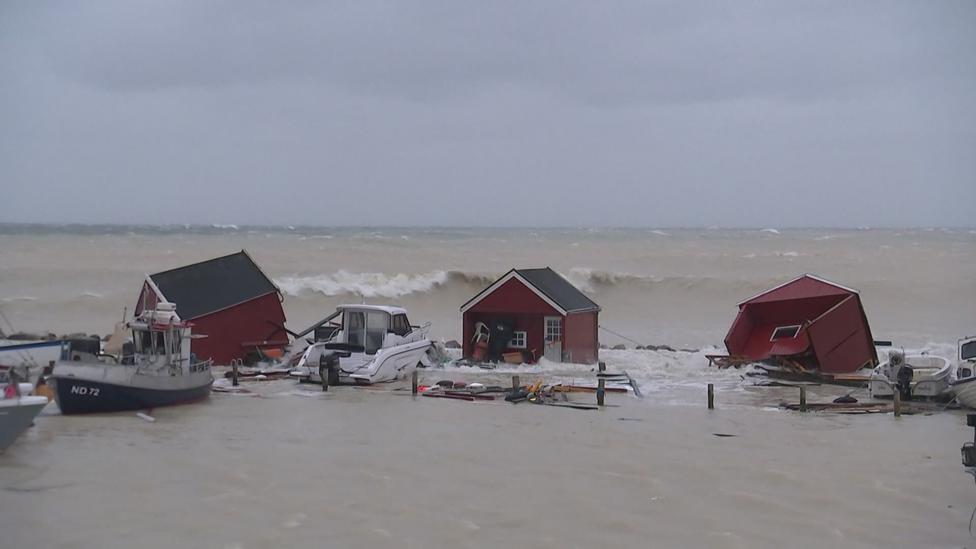 Vier doden door stormweer: code rood in Schotland, noodweer in ...