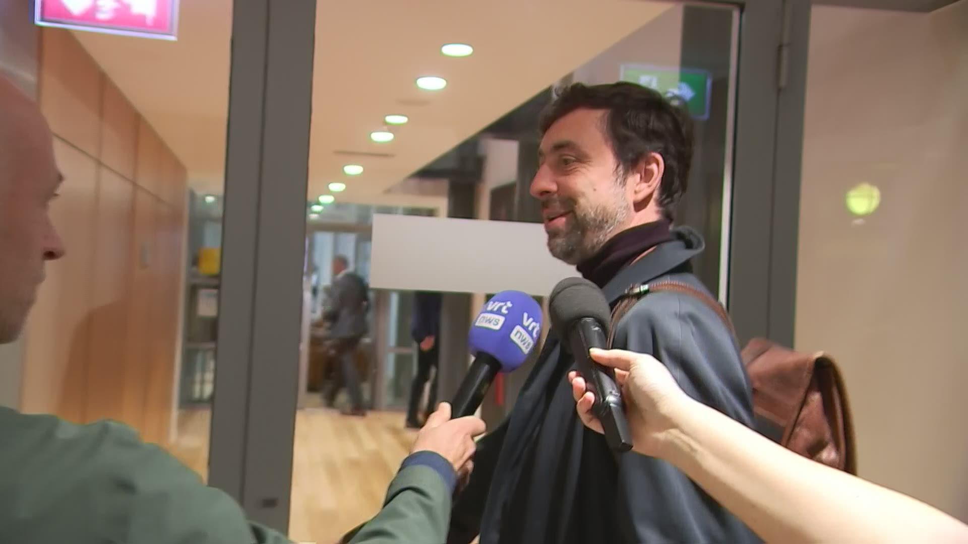 Vlaams fractieleider Schiltz trekt kandidatuur in en haalt uit naar ...