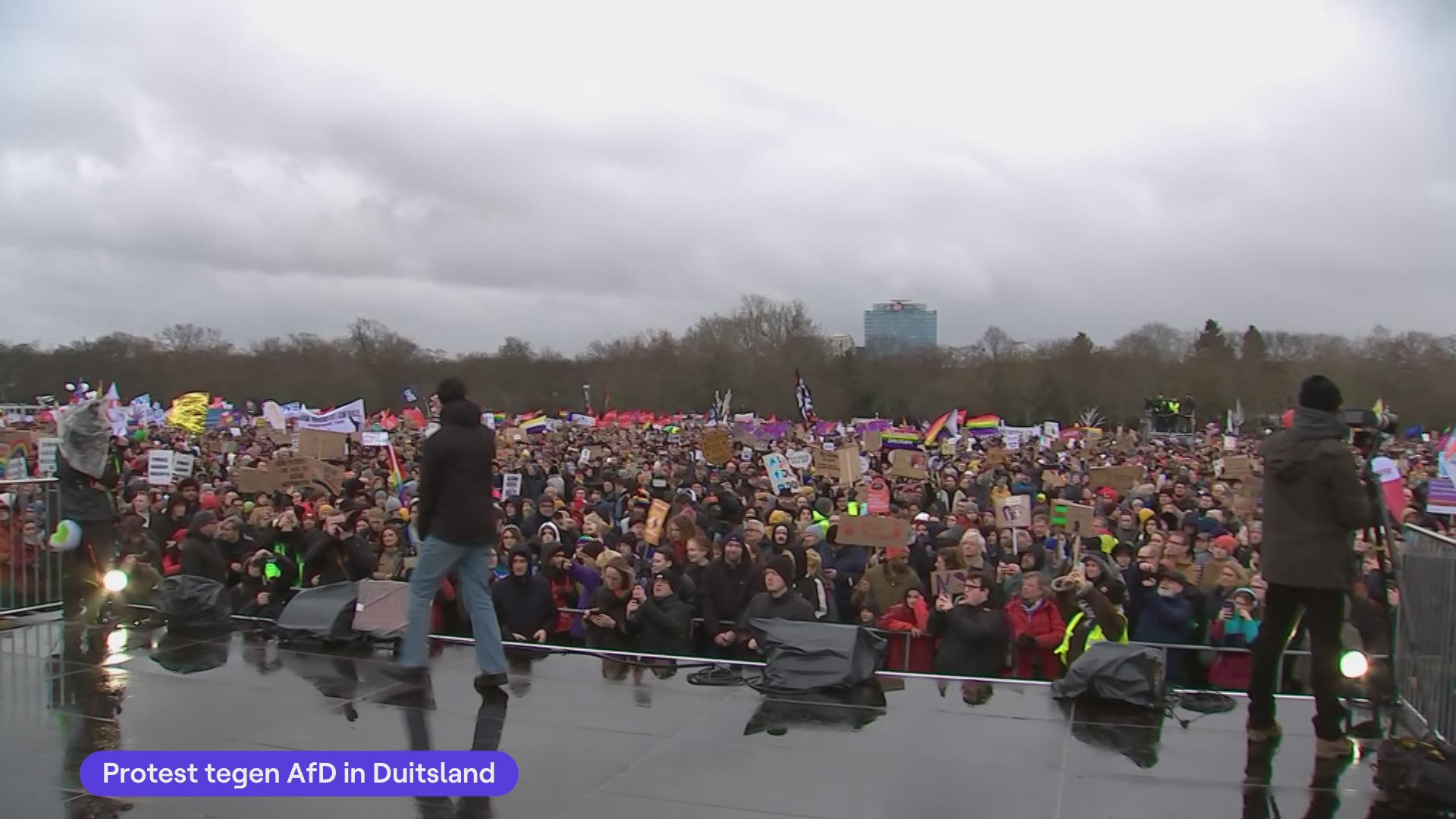 Minstens 200.000 Duitsers komen op straat tegen extreemrechts | VRT NWS: nieuws