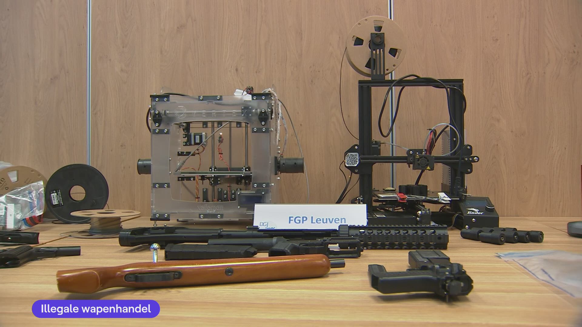 Politie rolt illegaal atelier voor 3D-geprinte wapens op in Oud-Heverlee en Leuven | VRT NWS: nieuws