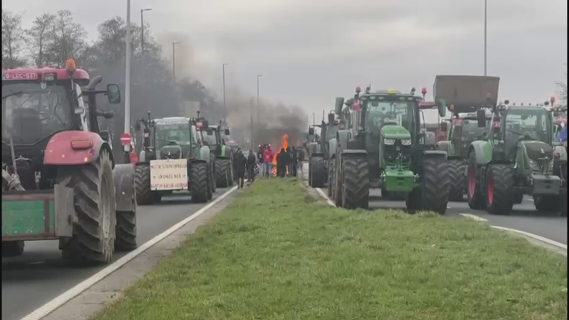 Opnieuw kleine acties van boeren aan grens met Frankrijk, groot protest ...