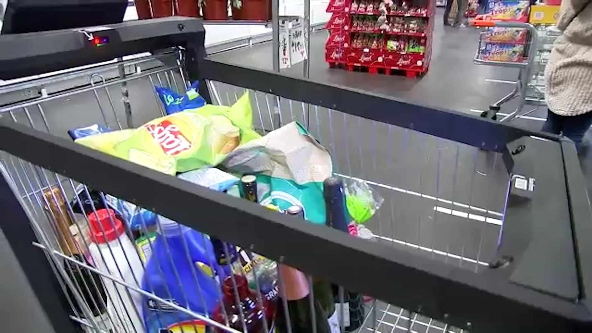 De winkelkar die zelf scant: Colruyt experimenteert met slimme ...