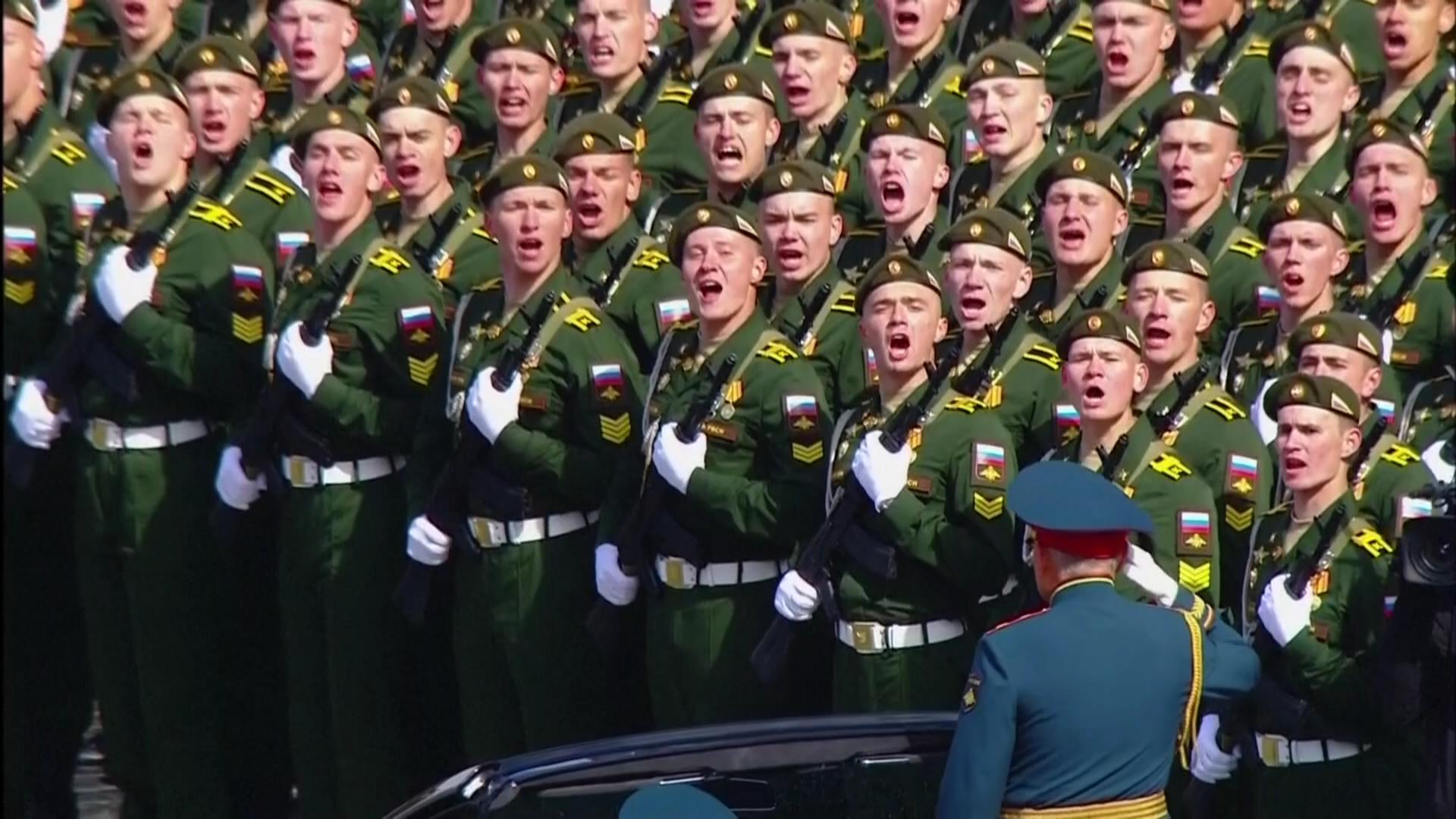 Rusland herdenkt overwinning op nazi-Duitsland, Poetin spreekt opnieuw ...