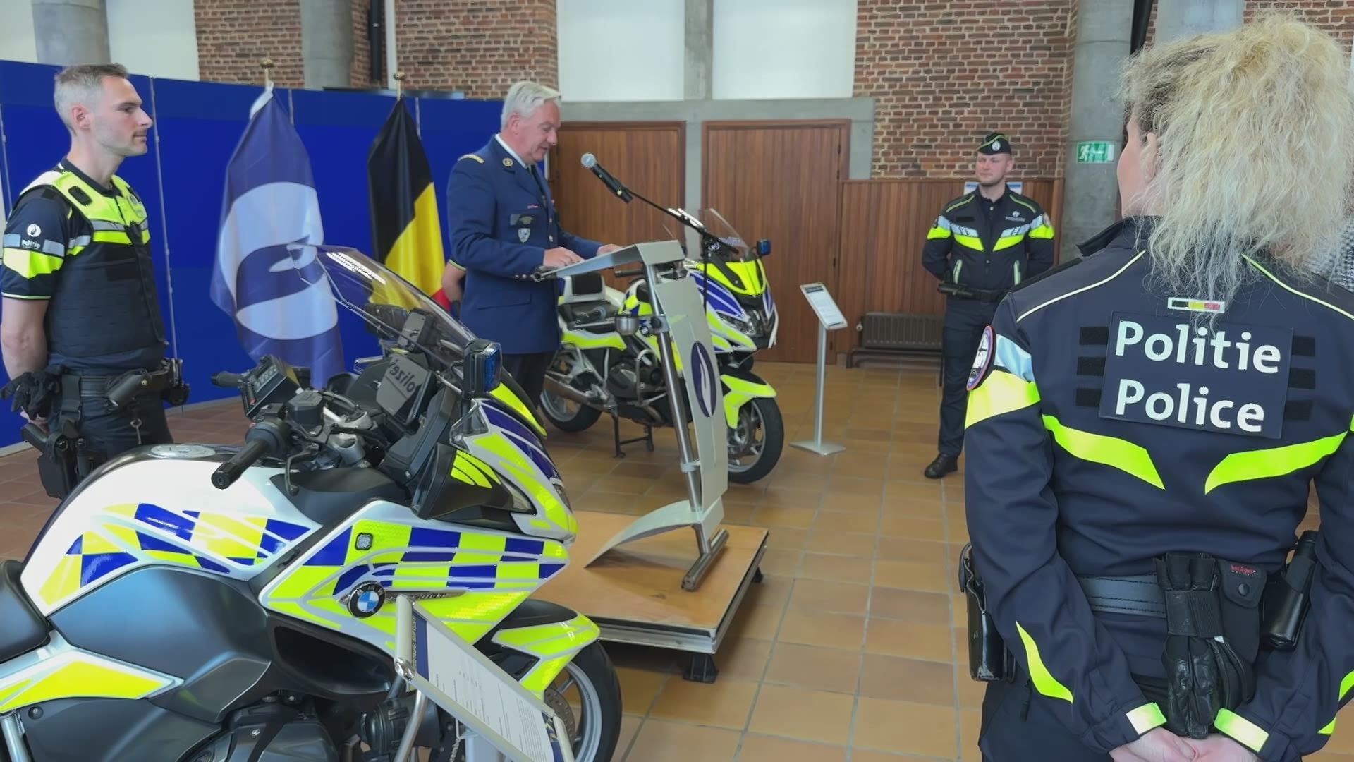 Les nouveaux uniformes de la police fédérale dévoilés à Bruxelles ...
