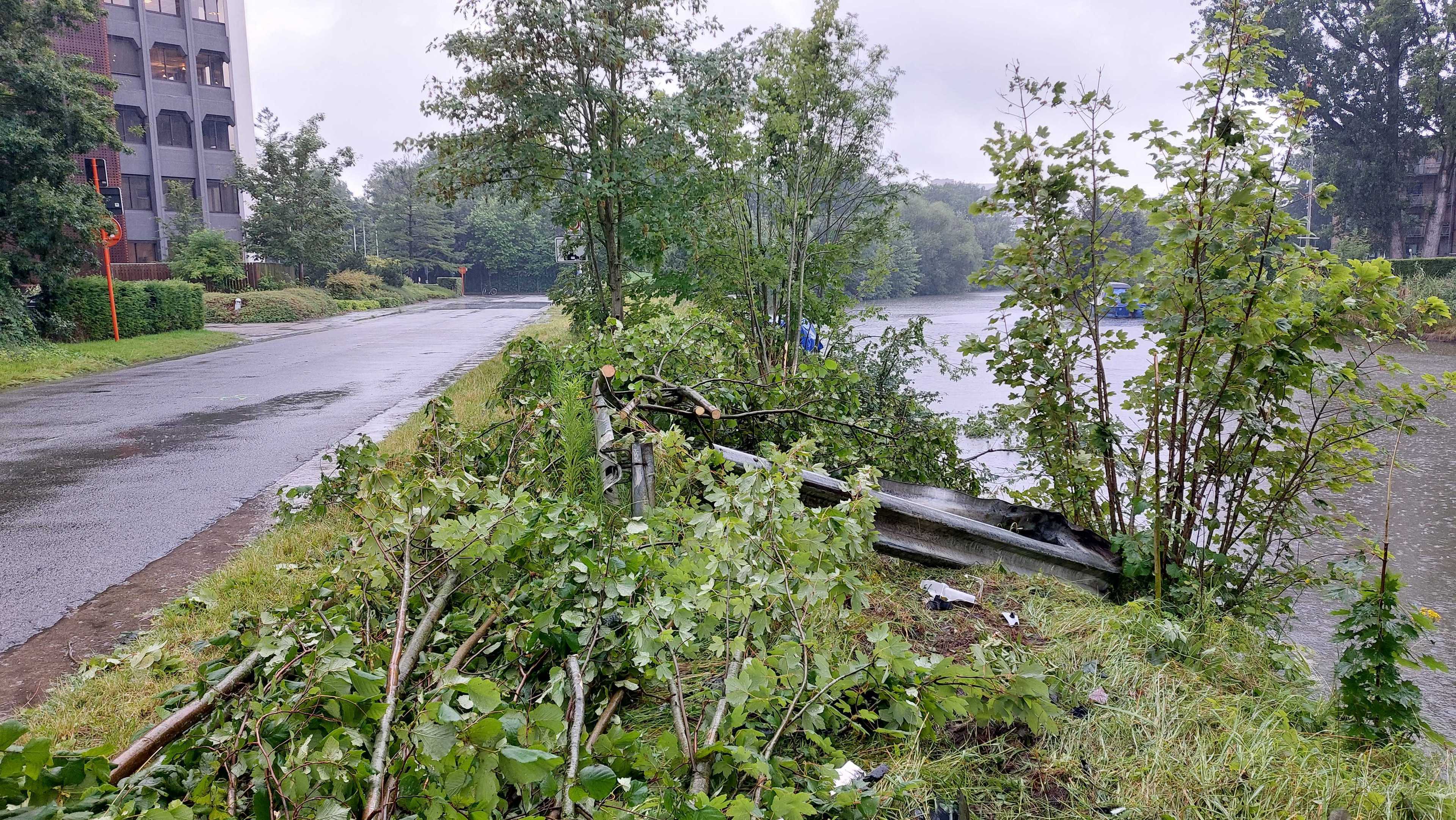 Twee twintigers belanden met auto in Schelde in Gent en komen om | VRT NWS: nieuws