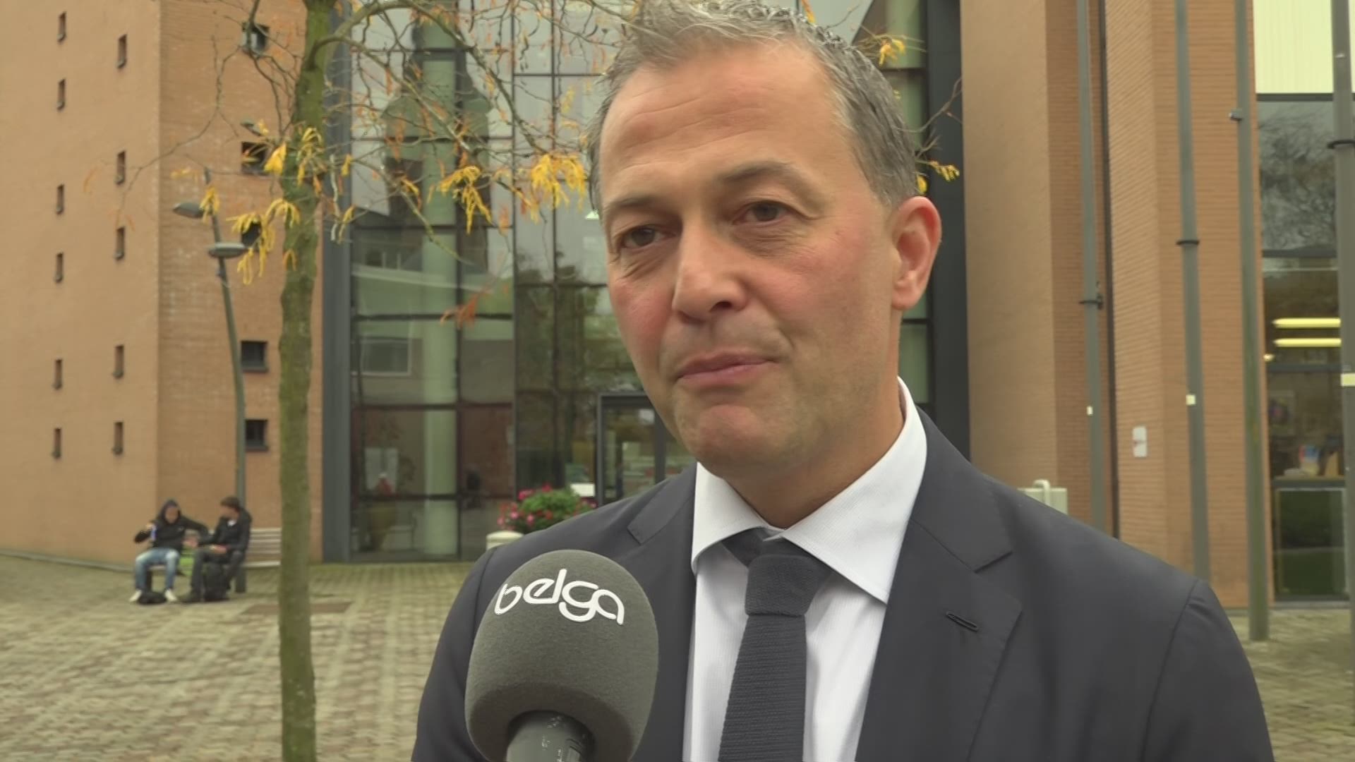 Nieuwe burgemeester Egbert Lachaert (Blauw) leidt fusiegemeente ...