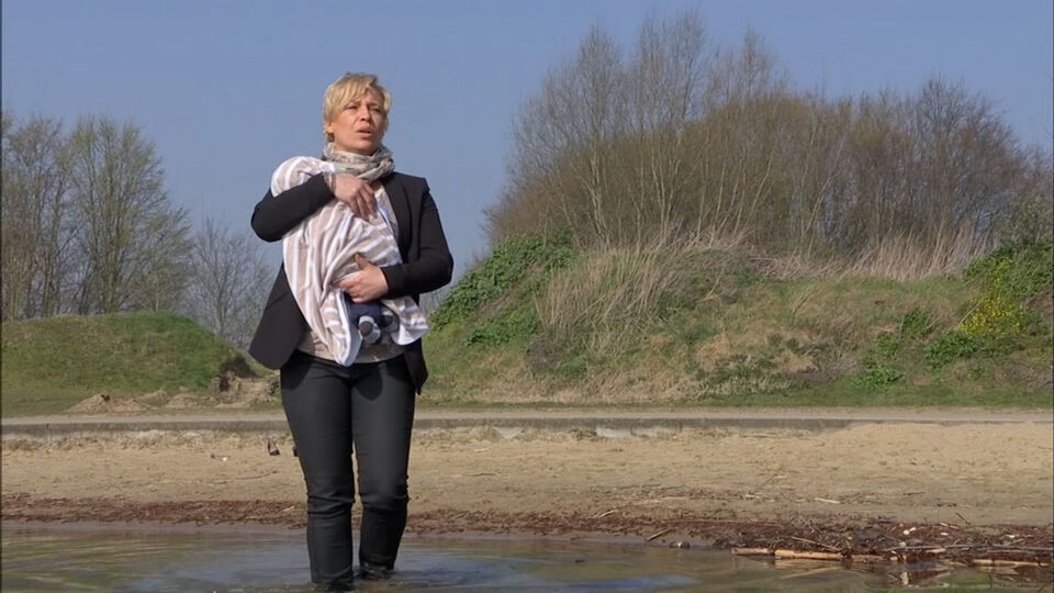 Thuis - Julia gijzelt Waldek en Simonne | VRT MAX