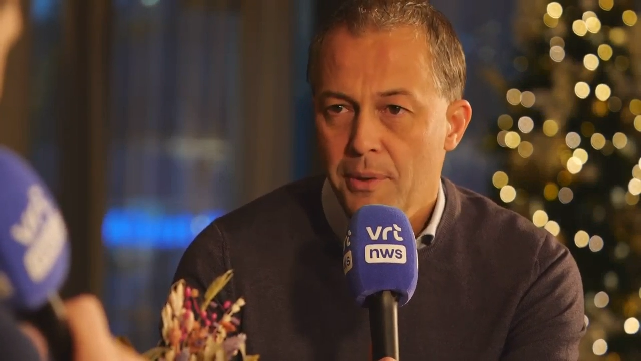 "Open VLD wordt nieuwe partij, met nieuwe ideeën en een nieuwe naam", zegt Eva De Bleeker | VRT ...