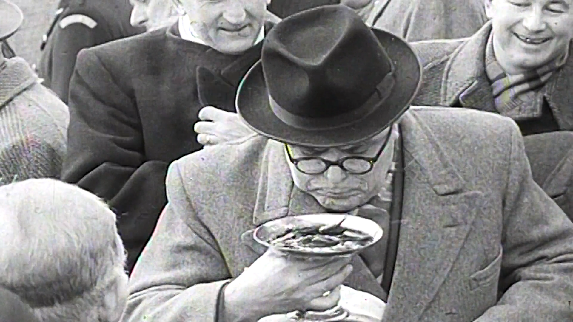 Ook last van onbekenden die je vriend willen zijn op sociale media? Zo ...