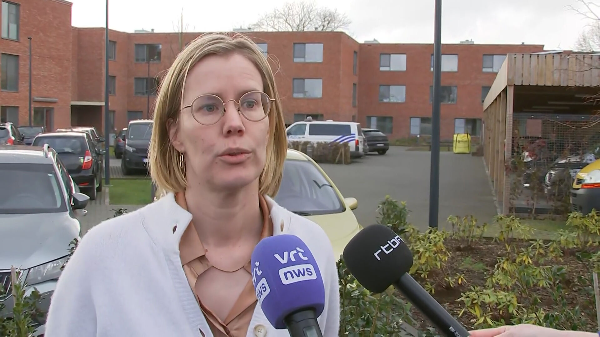 Helen Goedgebeur in Hoboken: "Brandweer is nog altijd massaal aanwezig ...