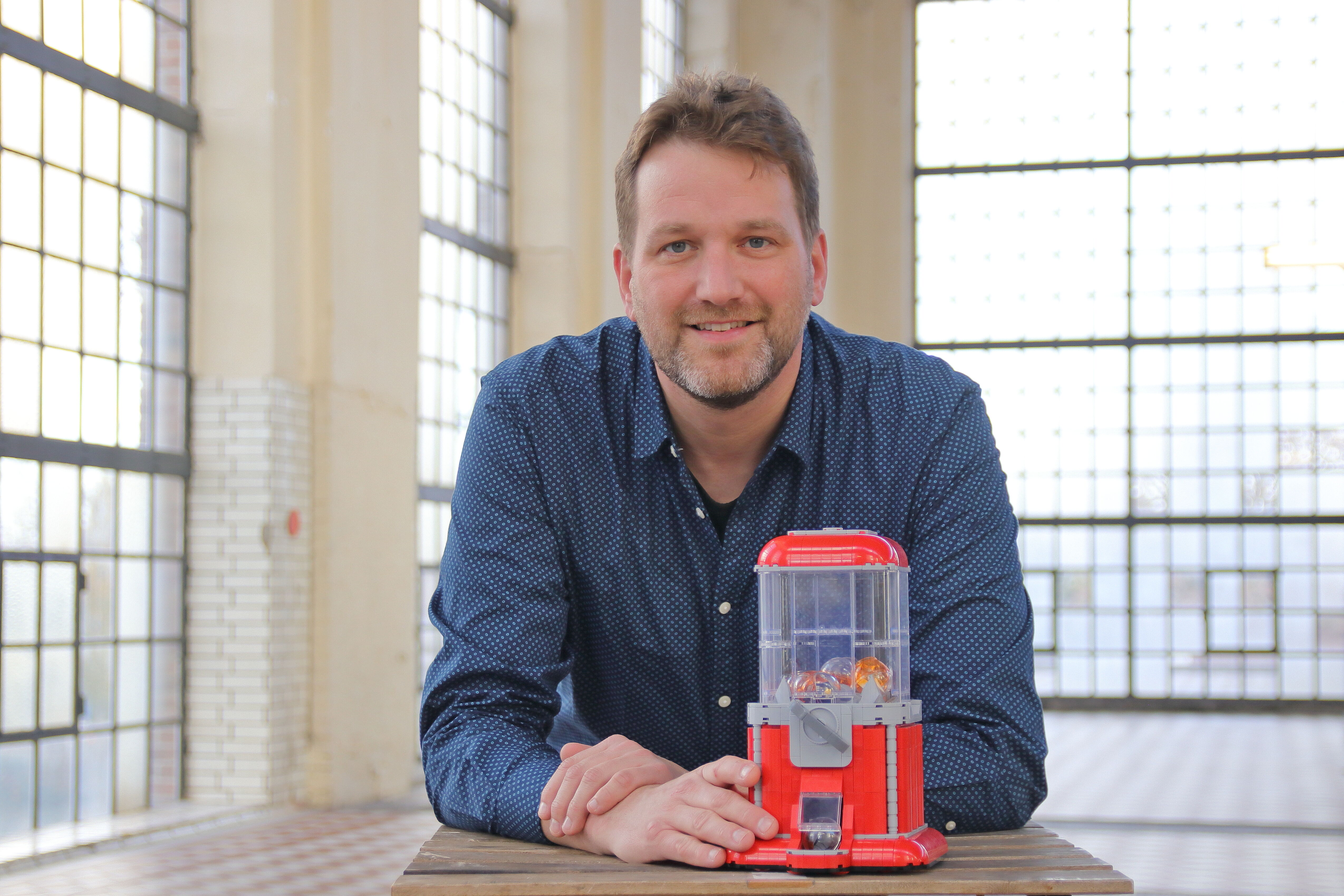 Hangar Festival aan kanaal in Brussel opent festivalseizoen met elektronische beats | VRT NWS ...