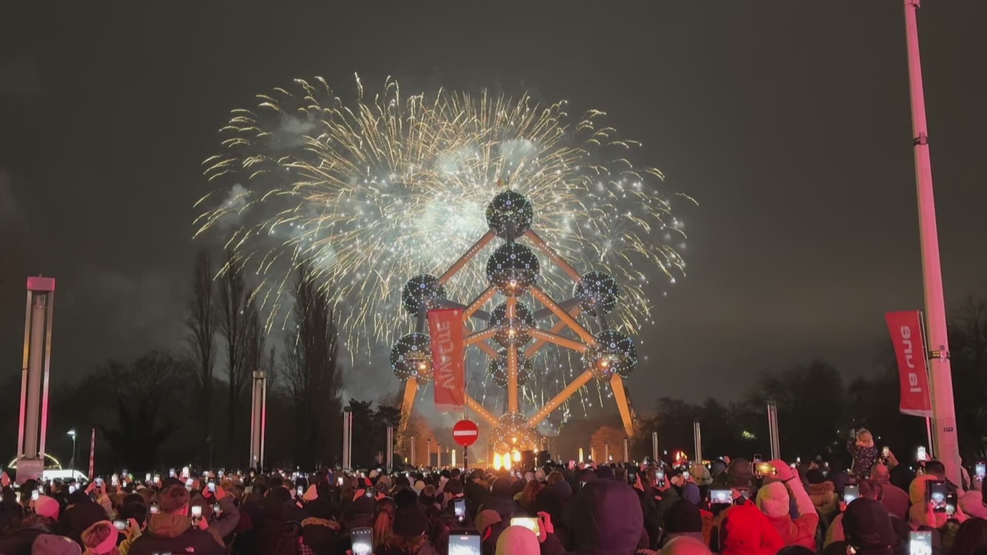 atomium during night