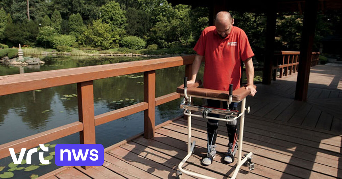 Verlamde man kan weer lopen na ruggenmergoperatie | VRT NWS: nieuws