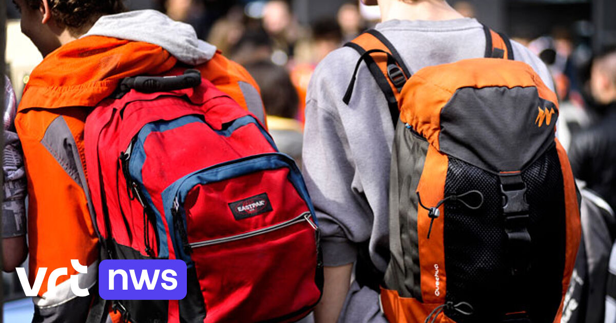 Wat wil jij dat er in de rugzak van een 18-jarige zit? | VRT NWS: nieuws