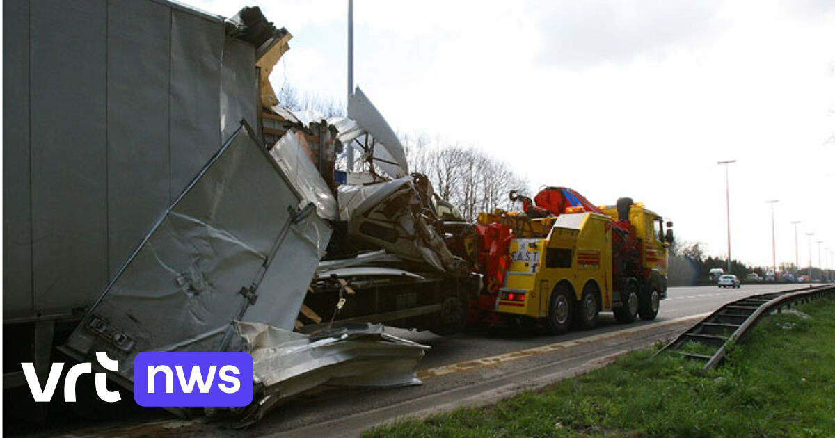 "Takeldiensten mogen bij ongevallen de pechstrook op" | VRT NWS: nieuws