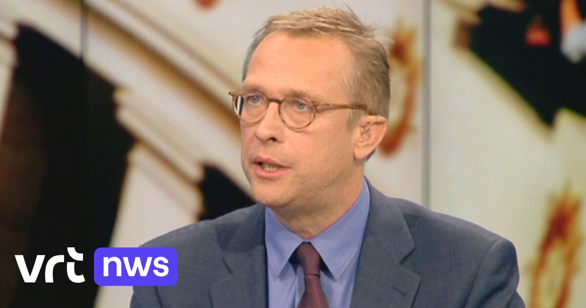 Ivan De Vadder en cartoonist Karl Meersman blikken terug op 2016 | VRT ...