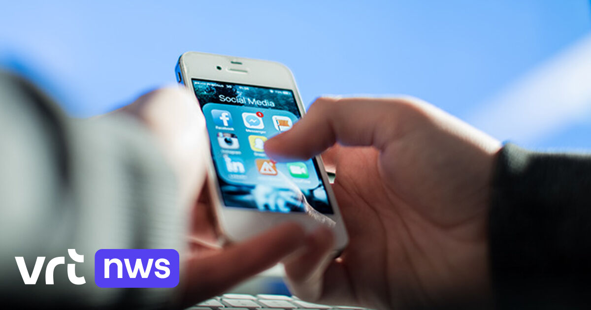 Belgen laten smartphone niet links liggen op vakantie | VRT NWS: nieuws
