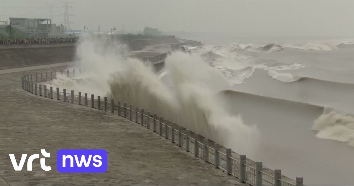Tienduizenden kijklustigen genieten van grootste vloedgolf | VRT NWS ...