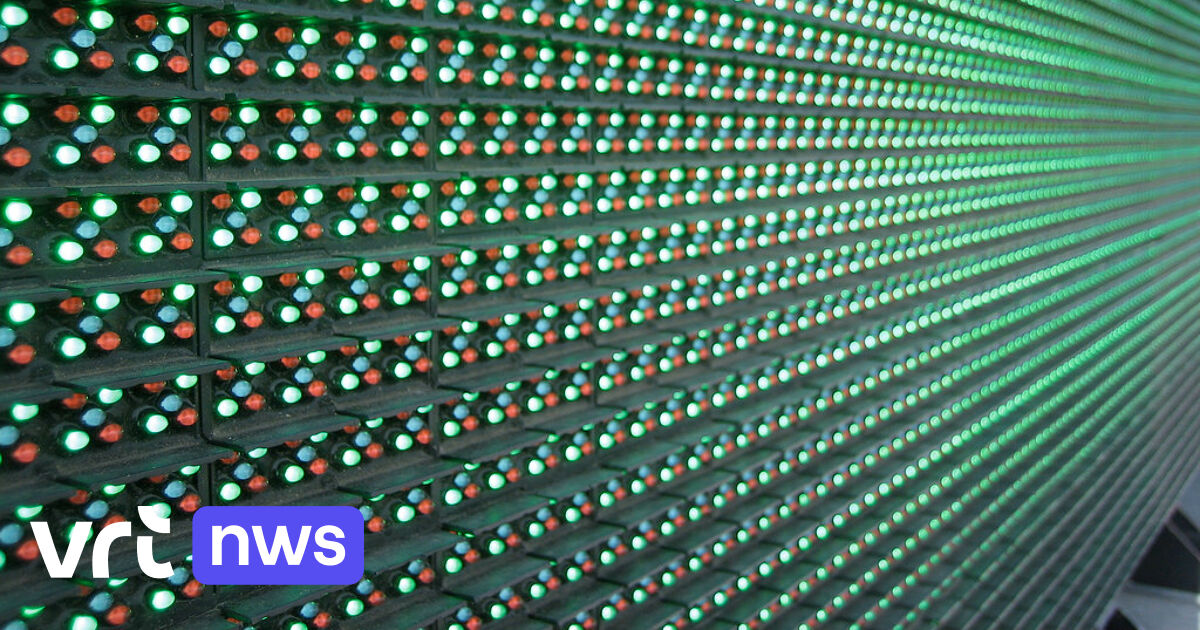 Denderleeuws bedrijf maakt grootste mobiele scherm te wereld | VRT NWS ...