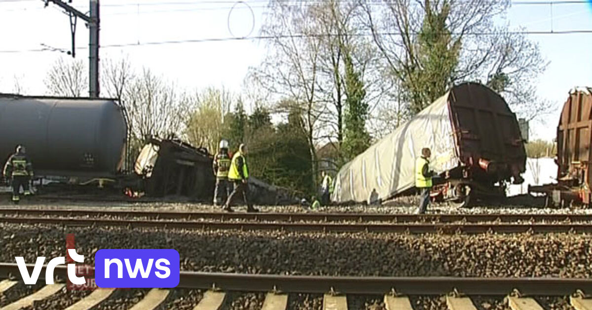 Goederentrein ontspoord in Deinze | VRT NWS: nieuws