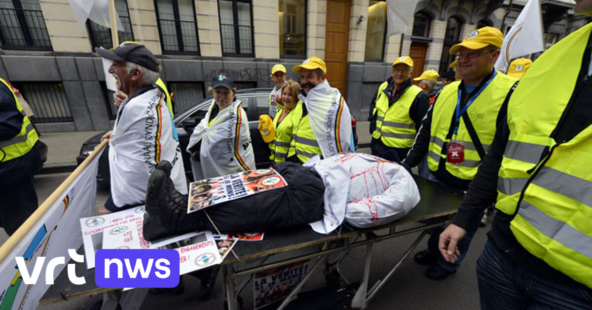 Boze agenten betogen tegen geweld tegen politie | VRT NWS: nieuws