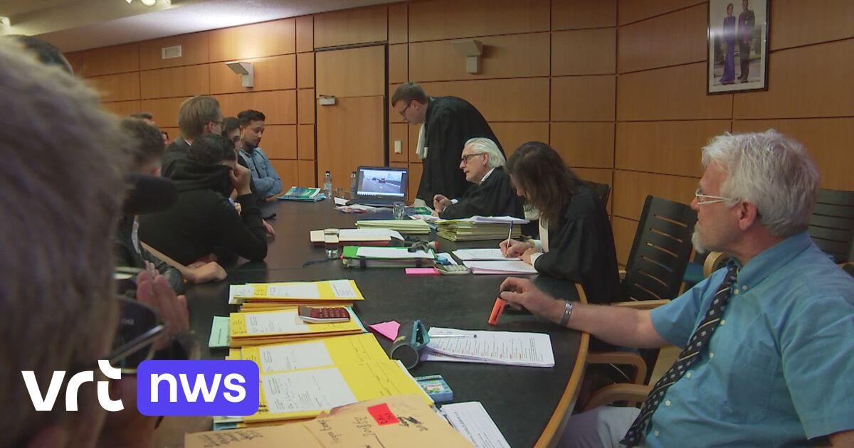 Stiff sentences for wedding procession revellers | VRT NWS: news