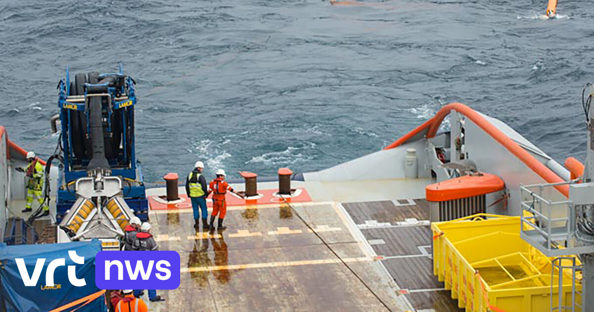 Franse en Spaanse schepen bestrijden olievervuiling in Golf van Biskaje ...