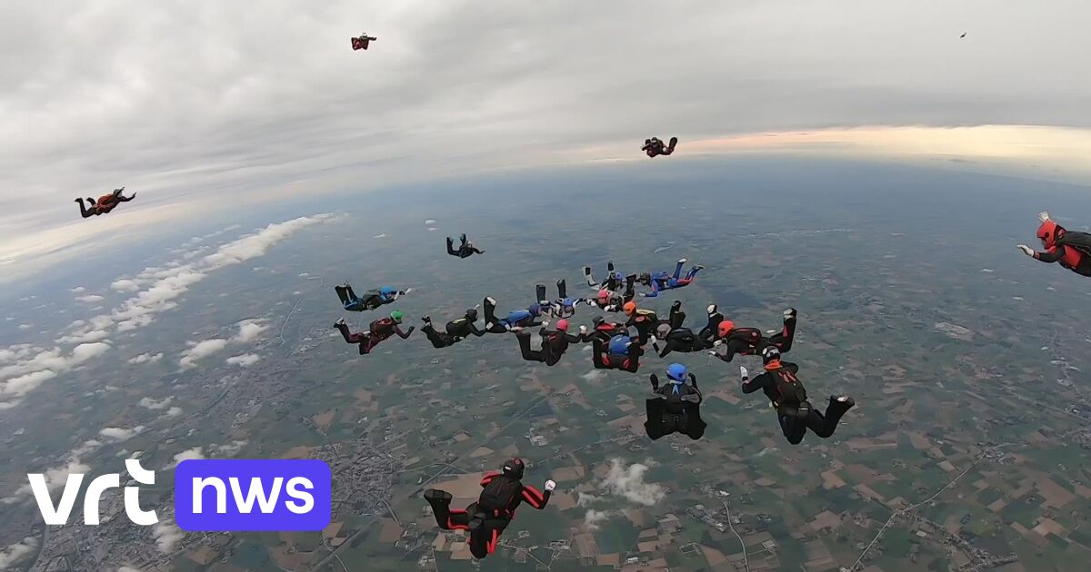 29 ladies set skydiving record in breathtaking stunt | VRT NWS: news